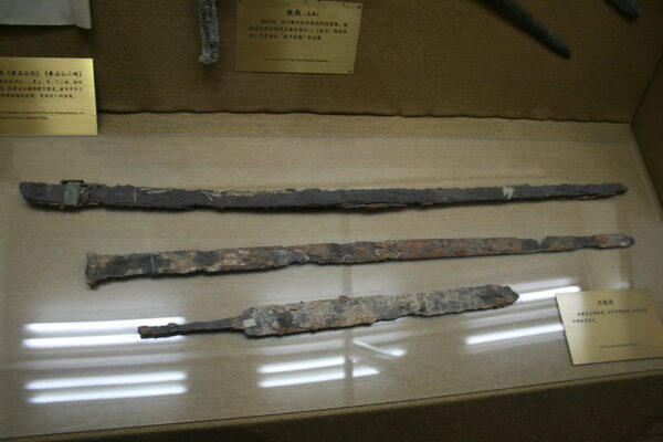 Shuangshou dao 雙手刀- two-hand sword – Hidden Dart